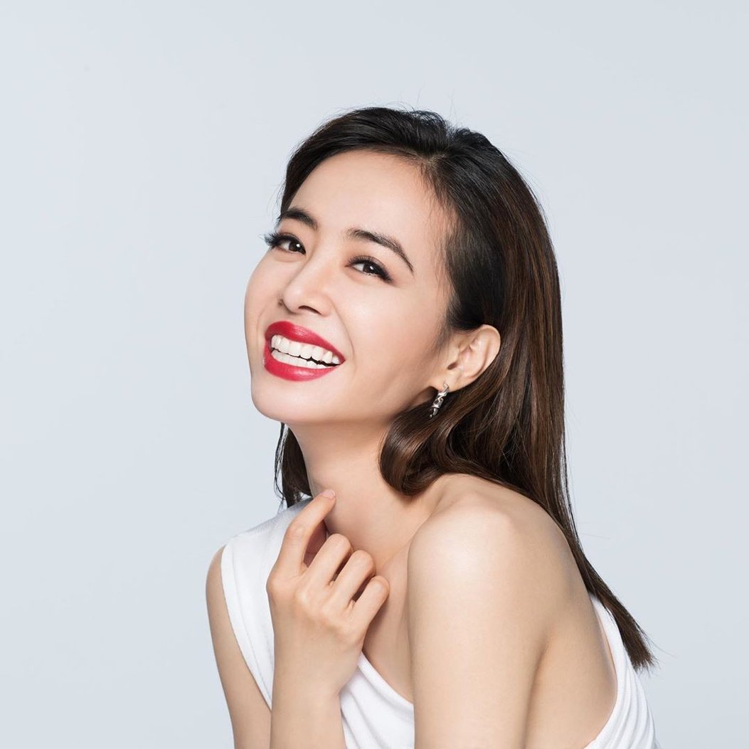 「閃開」讓我來美！編輯推坑~ Jolin就靠這道鑽白唇齒光，閃出每一個鑽白主場！