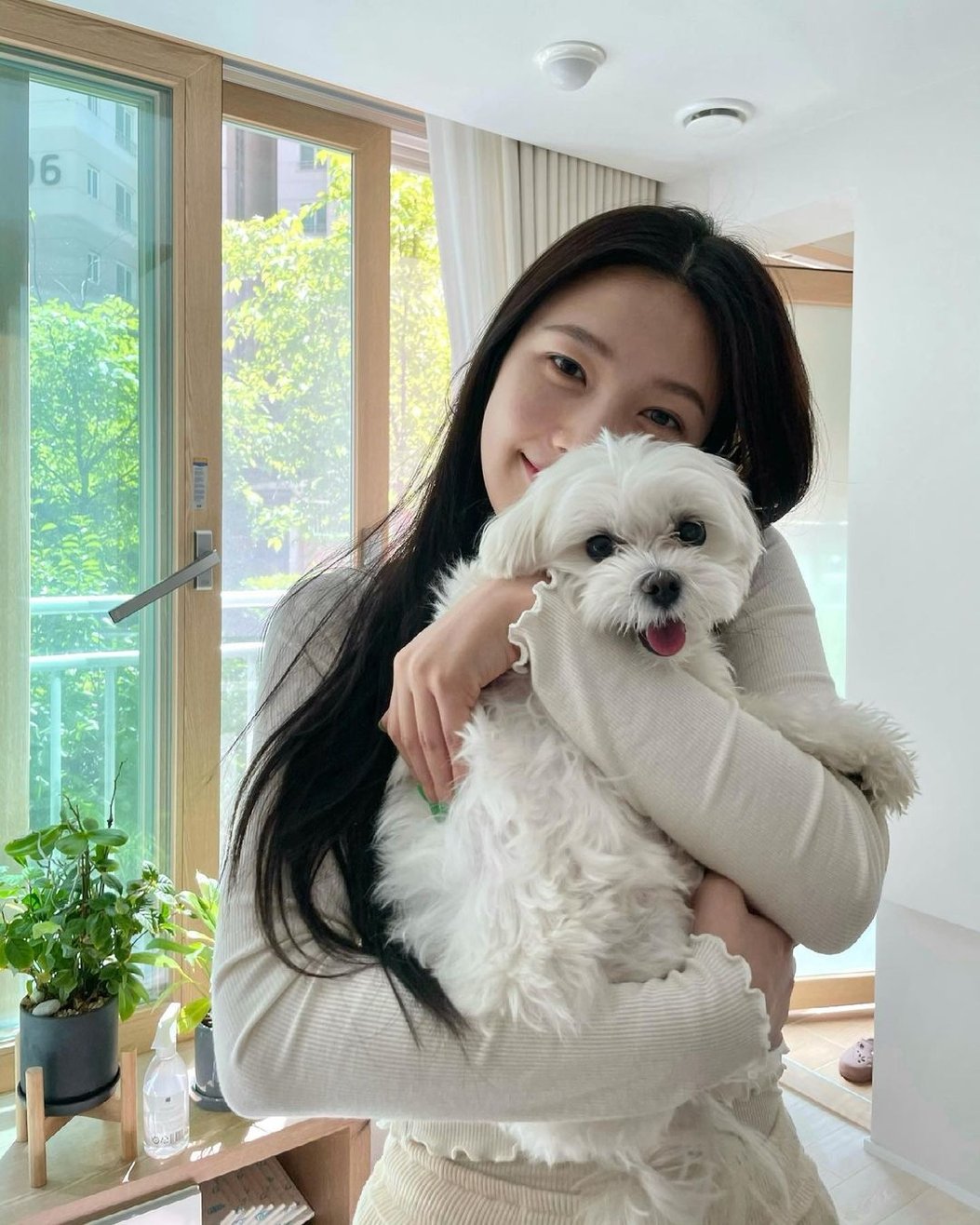 Red Velvet成員Joy爆熱戀大5歲歌手Crush！經紀公司證實：剛開始約會