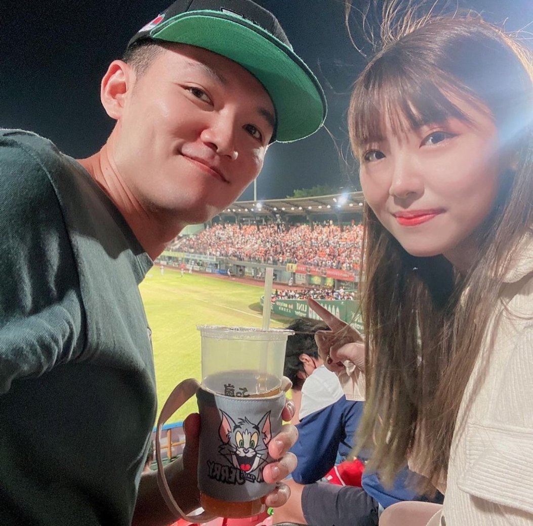 結婚才6個月Josh、Amber夫妻吵架砸爛新家轟動網路，女剪爛男衣服