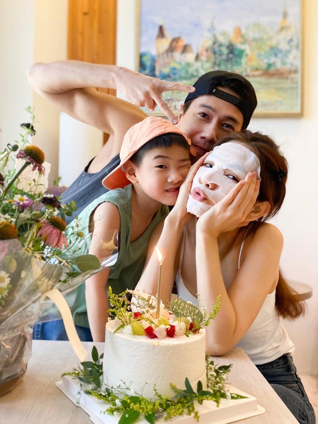 有一種友情叫S.H.E！Ella生日Selina與田馥甄送餐車、端蛋糕現身