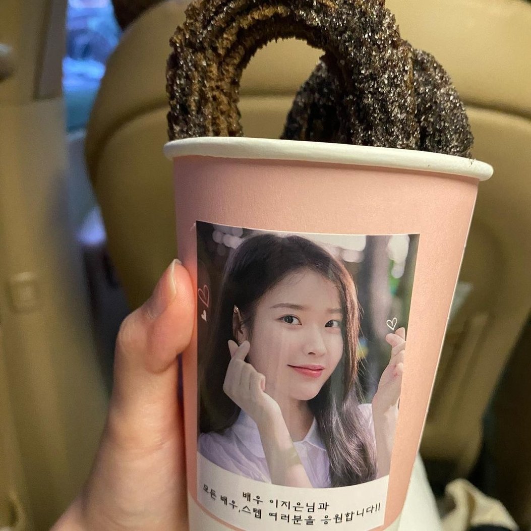 「四樹CP」IU演唱會合體，李準基IG上傳合照讚嘆：像擁有全世界！