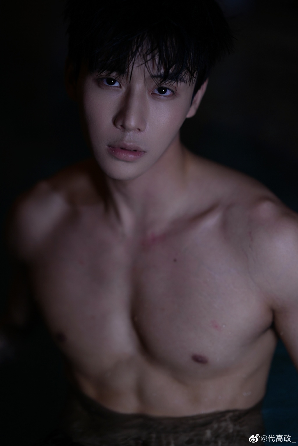 4點認識《千金丫鬟》代高政一脫成名，網友「脫衣比穿衣時間多」