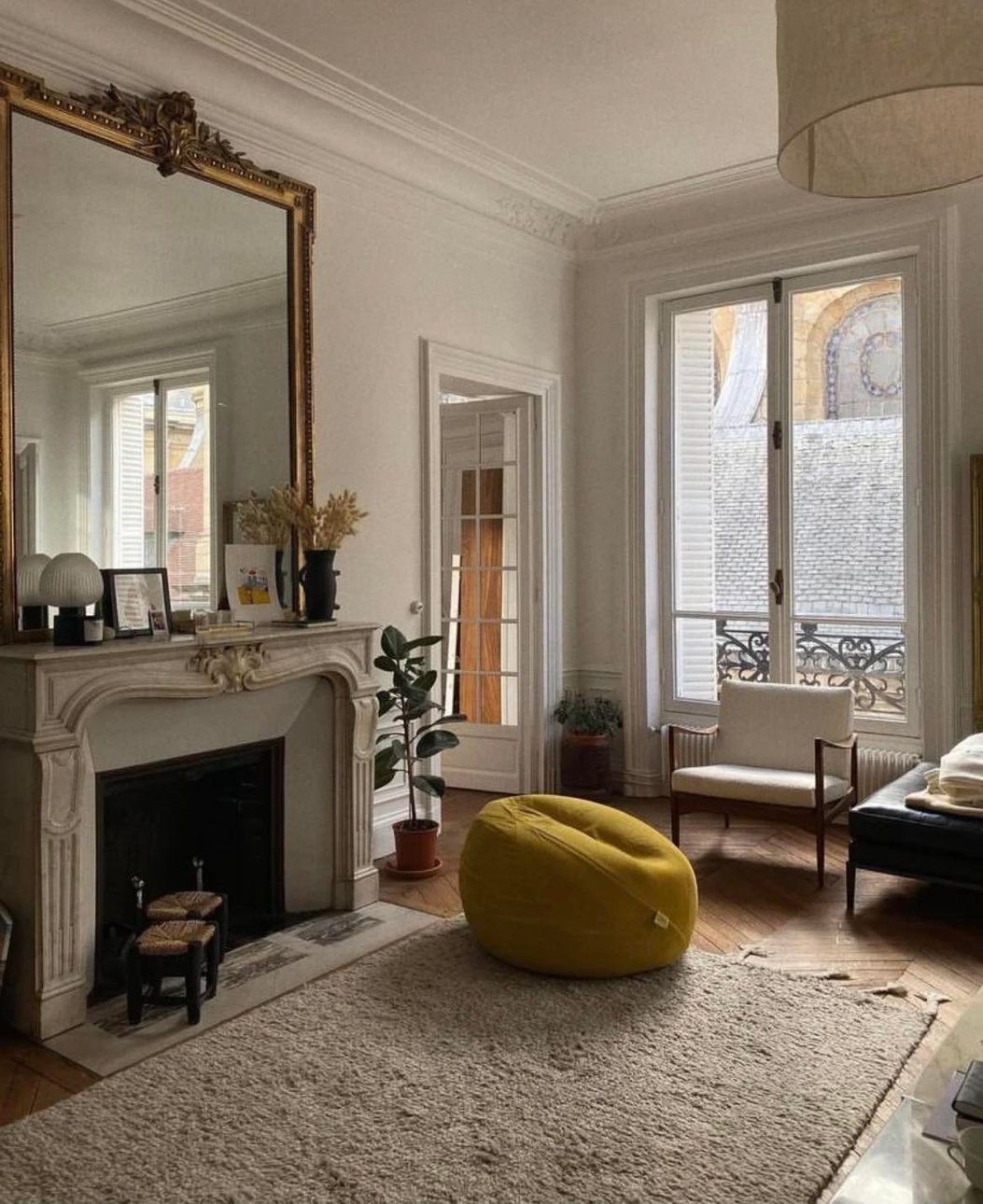 時尚家居靈感：跟著時尚部落客 Marie Gilliot 教你不動裝潢也能感受自由浪漫的法式居家風格，5個時髦優雅軟裝小秘密！