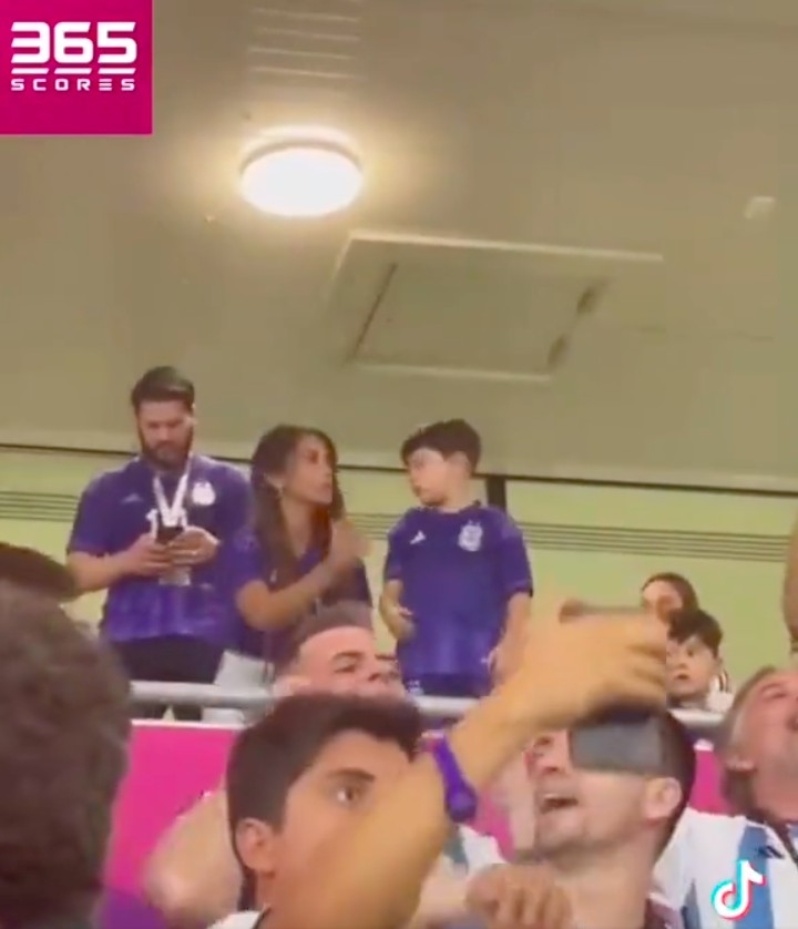 Super fun on the sidelines!Messi's 7-year-old son "throwing a lollipop ...