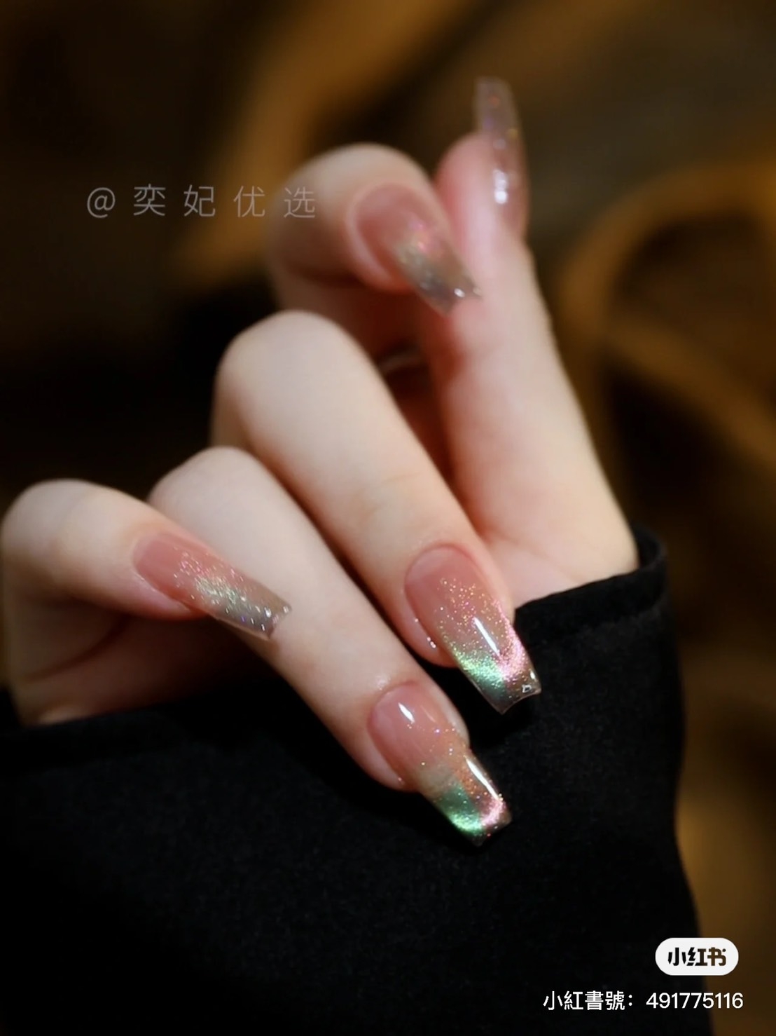 2022新年美甲圖鑑♡12款千金風「碎鑽美甲」推薦，顯白PANTONE萬歲洋紅