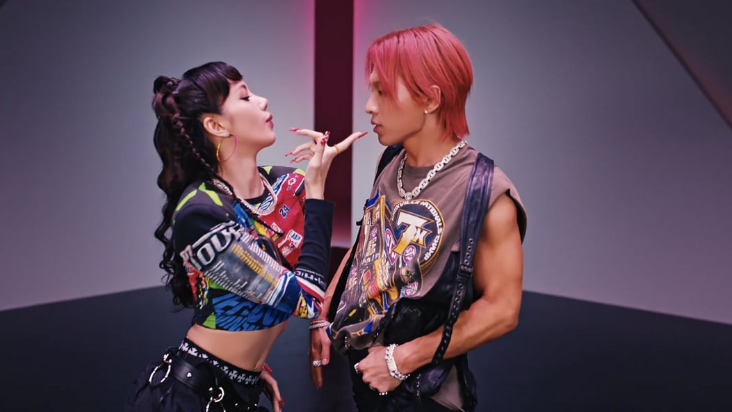 9年前Lisa還只是BIGBANG背景舞者，現在她紅到一對一尬舞太陽超勵志