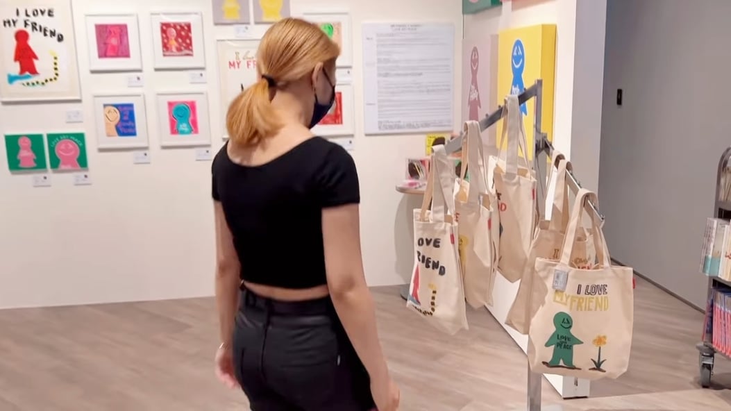 「Mr. Friendly特展」時間票價一次看！NOKE忠泰樂生活超萌展覽，八字眉微笑先生好治癒～