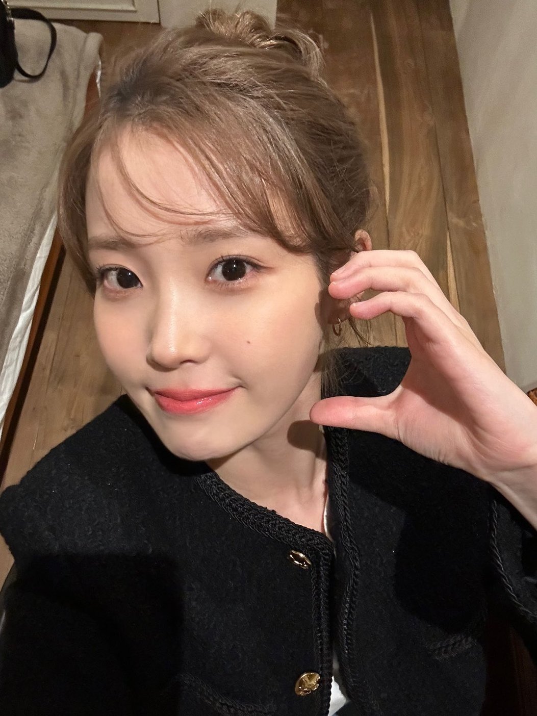 IU和RIIZE成員Anton14年前合照公開，網震驚:「IU年齡逆著長？」