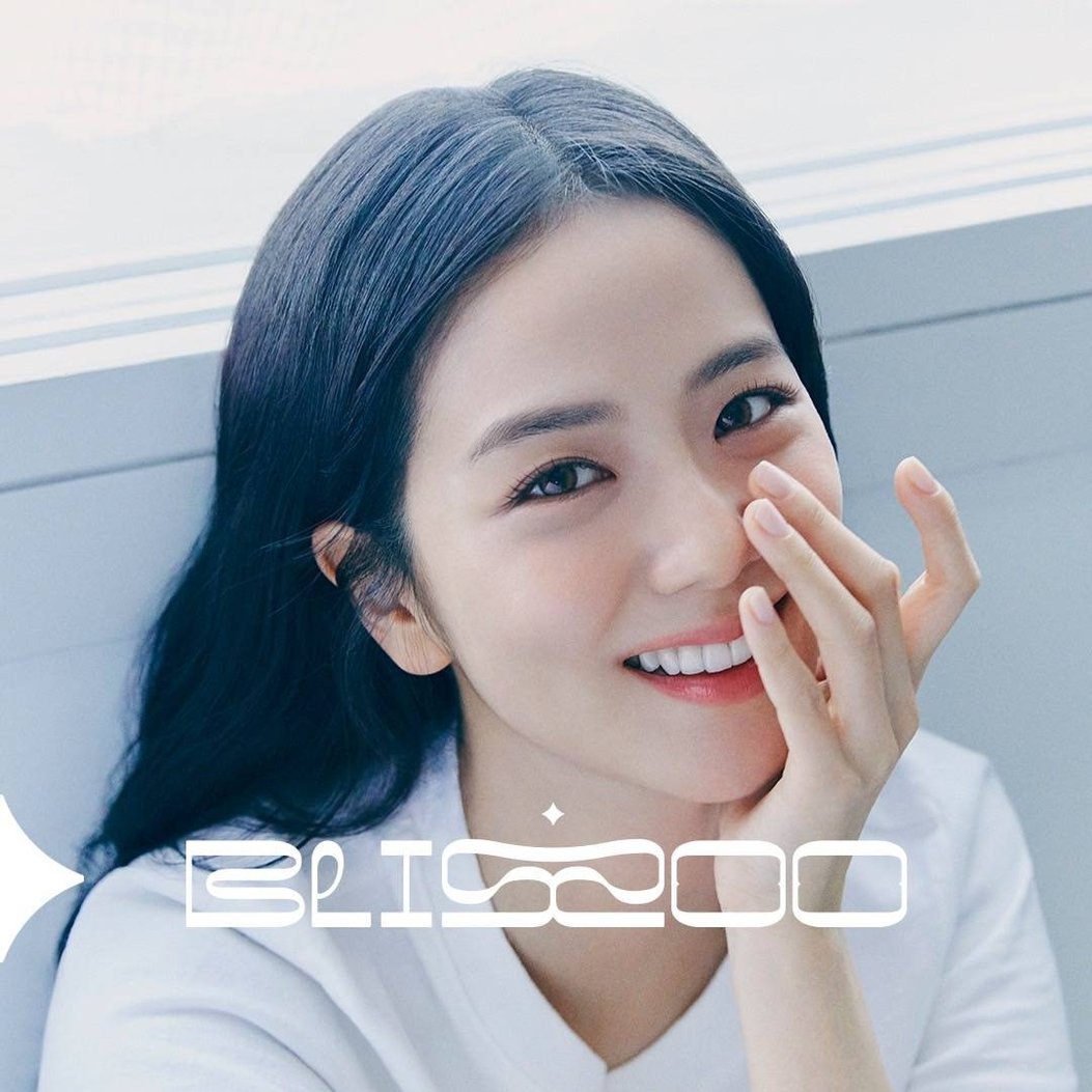 Jisoo自創公司後首發作品，成為self-portrait代言人！Jennie同款包