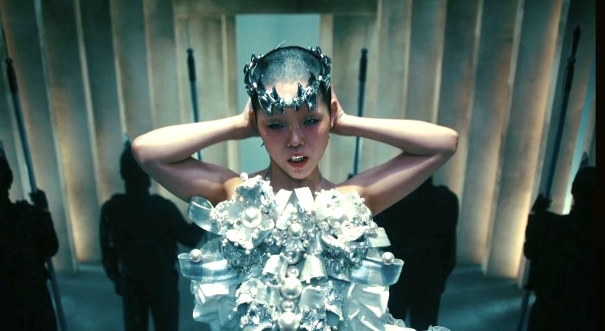 女偶像第一人！XG成員COCONA首次「寸頭」造型亮相打破框架帥翻