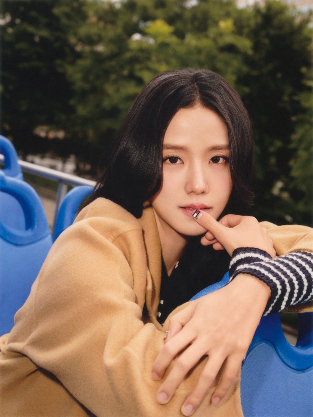Jisoo 小公主穿出美式復古調！拿下 TOMMY HILFIGER 最新代言♡