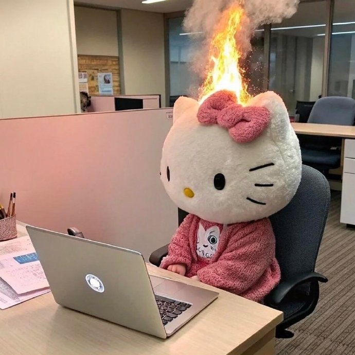 【免費頭圖下載】AI生成「Hello Kitty搗亂辦公室」鐵鎚砸爛電腦