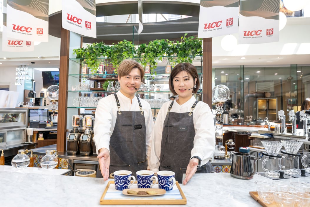 –台灣UCC 40週年 引領台灣精品咖啡躍進國際– 台灣UCC正式簽訂阿里山「優遊吧斯」咖啡莊園農場契作 全新『阿里山三韻味』秘境臻品 用一杯咖啡帶您漫步台灣阿里山